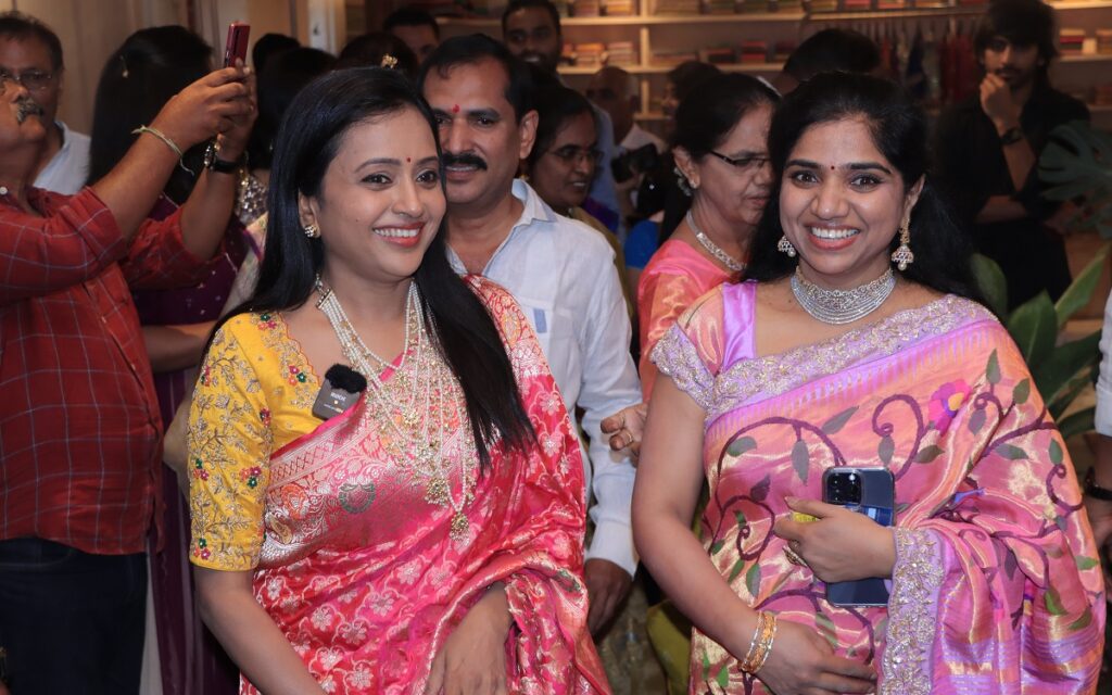 Anchor Suma launches Susmi Signatures Boutique - Telugu Rajyam